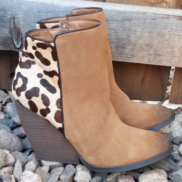 Very Volatile | Shoes | Very Volatile Tan Leather Wedge Heel Ankle ...